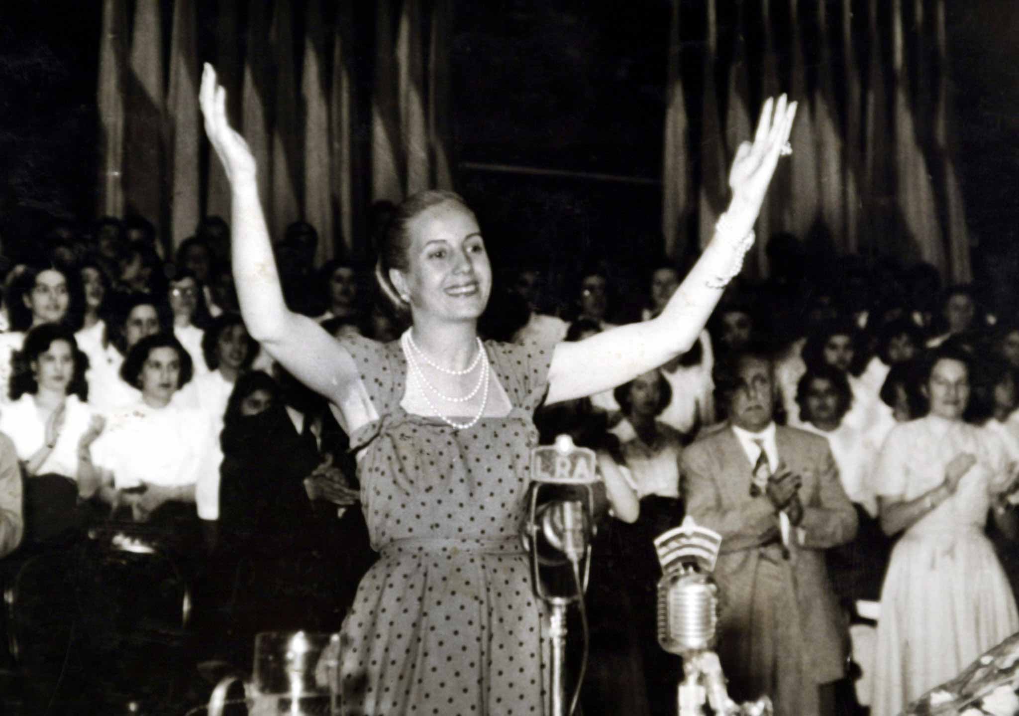 FILE PHOTO OF EVA PERON AT THE COLON THEATER IN BUENOS AIRES – Pájaro Rojo